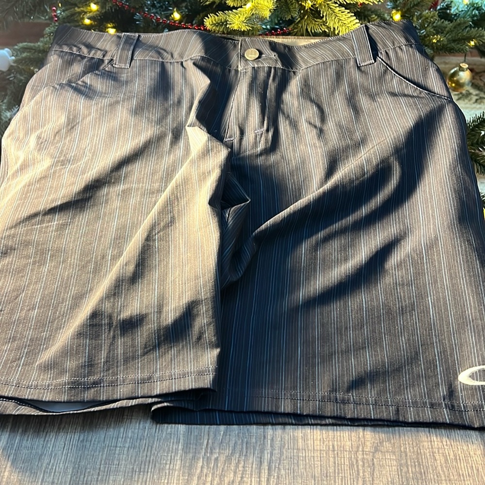 Oakley Mens Striped Hybrid Shorts Color Black/Gray/Bl… - Gem